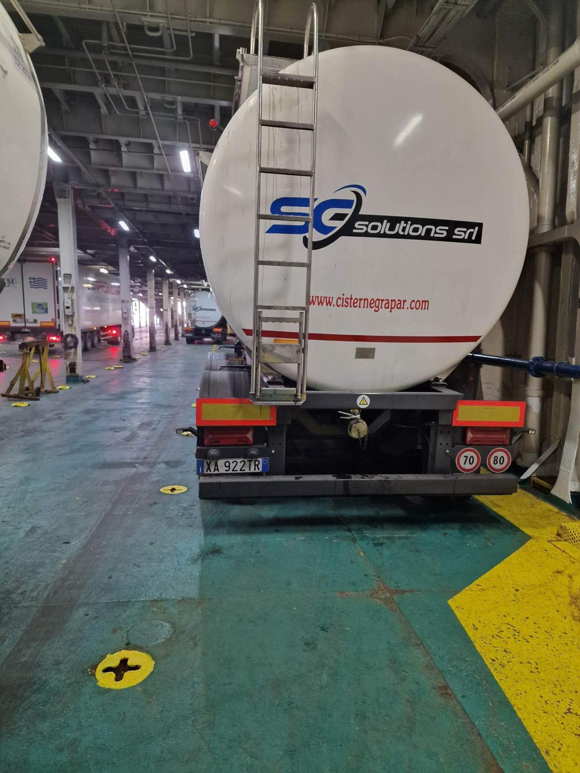 SG Solutions srl - TRASPORTO LIQUIDI ALIMENTARI